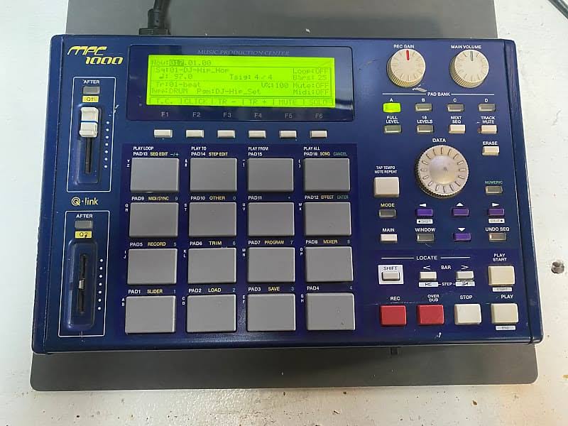 Akai MPC1000 2003 - WXF-02