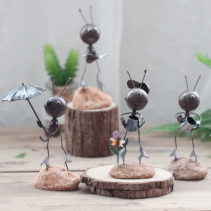 Metal Ant Sculpture Garden Decor